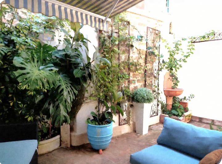 A.p.a.r.t
La Suite Privée Cachée Dans Le Jardin - Italien