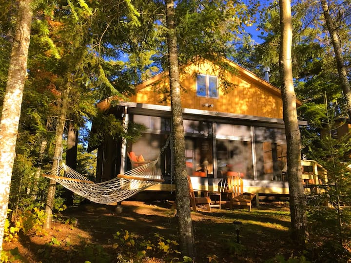 Peaceful Year-round Northwoods Getaway - Presque Isle, WI