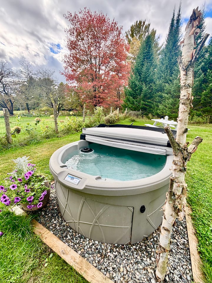 Hot Tub Hideaway: Private Hot Tub, 10 Min To Stowe - Vermont