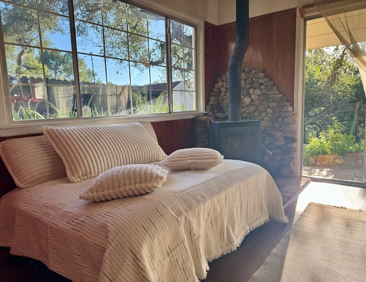 1950's Mid Century Modern Cottage Steps From Park - Topanga, CA