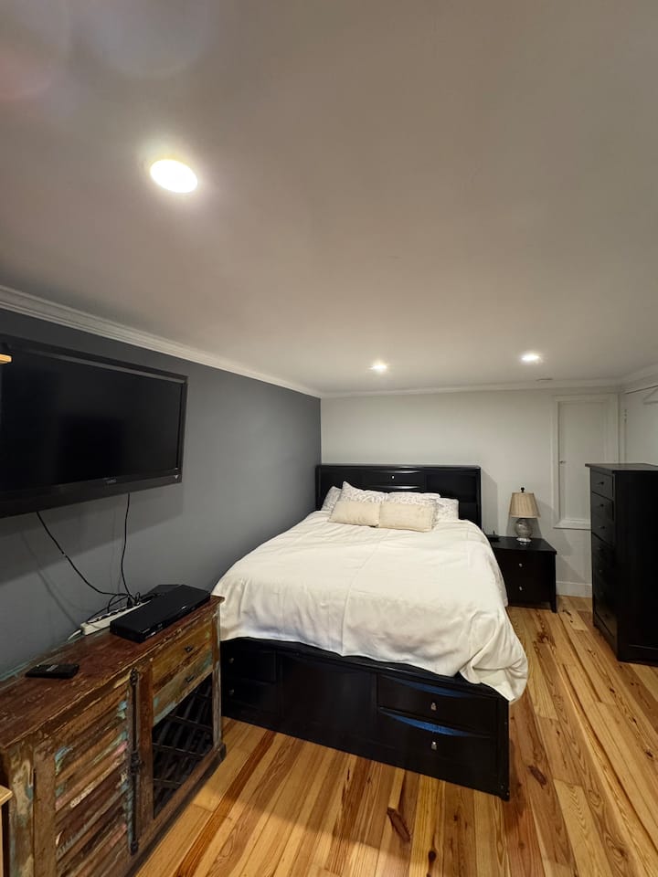 Beautifully Remodeled Studio Apt - Fairfax