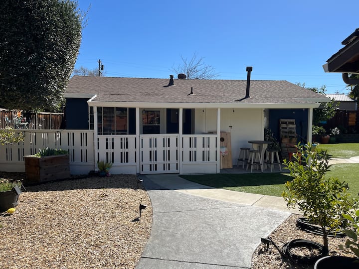 Cozy Cottage (Park-like Yard) - Concord