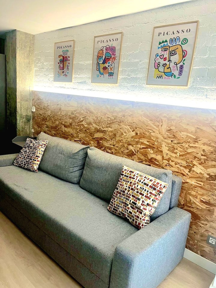 Cómodo Apartamento En Uno De Los Mejores Barrios - Madrid