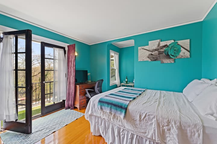 Balcony Room At Cozy Homeva Chatterton Wp - White Plains, NY