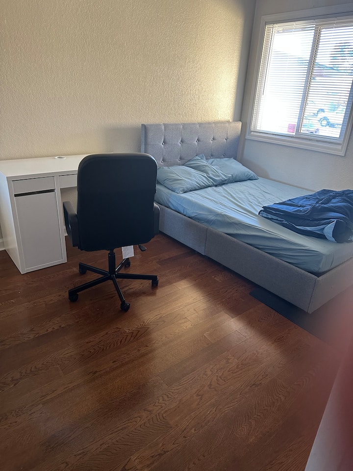 Single Room With Shared Bath - Hayward, CA