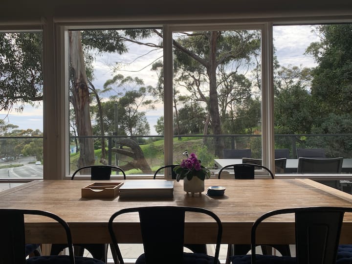 'Delvue'
Location-location - Lorne