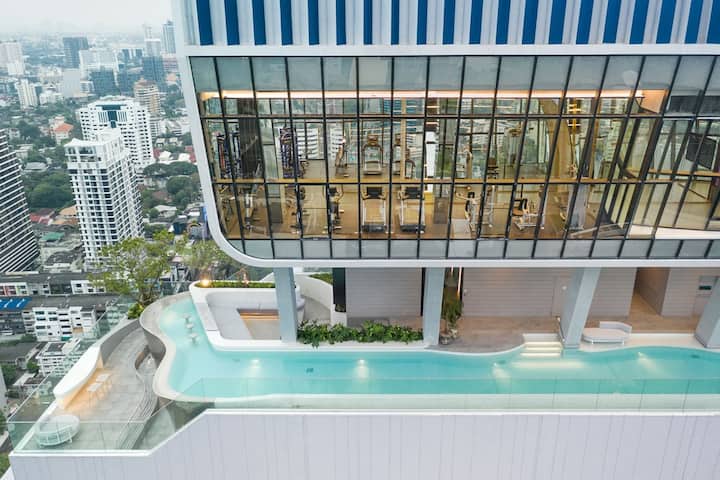 Modern High-tech Condo With Rooftop Pool@ekkamai ! - Bangkok