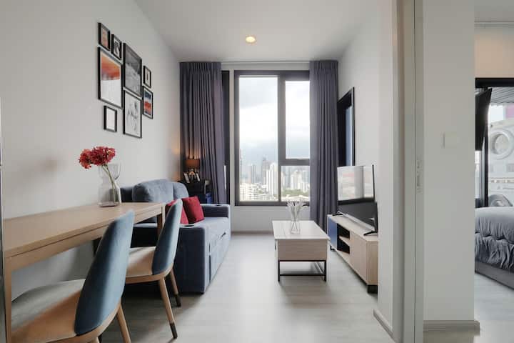 Modern High-tech Condo With Rooftop Pool@ekkamai ! - Bangkok