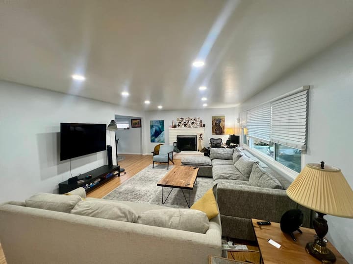 Luxury 3-bedroom Hillside Home By Oakland's Zoo - Oakland, CA