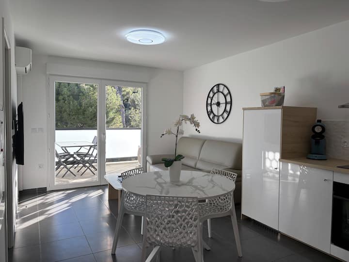 Magnifique T2 Climatisé / Terrasse /Parking Privé - Calanque du Mugel