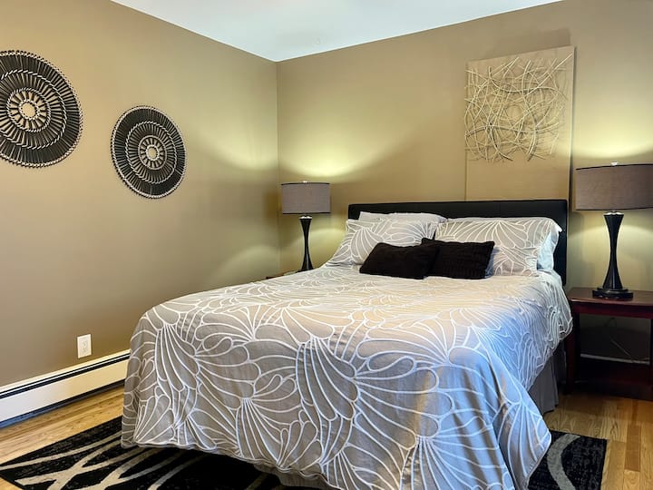 Currie Retreat - Spacious Two Bedroom+patio Office - Glace Bay