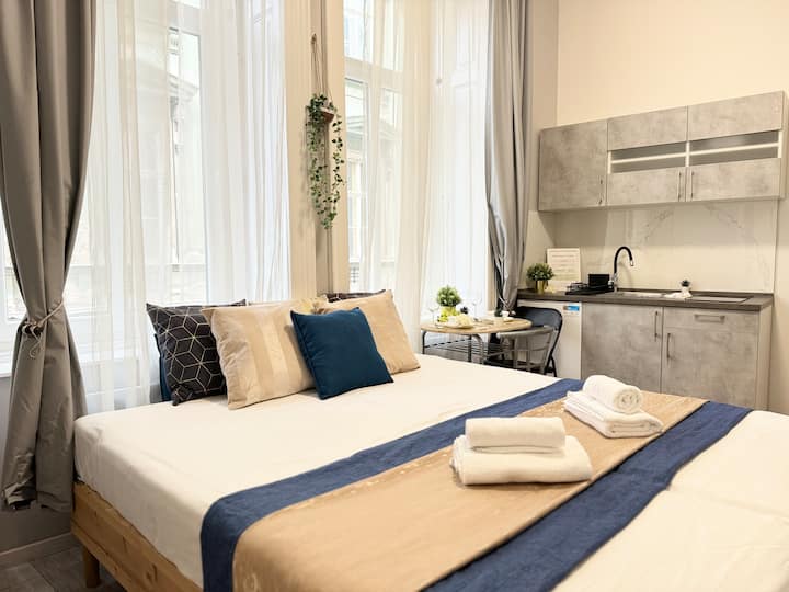 The Budapest Center Getaway @Gozsdu Vi. +Netflix - 布達佩斯