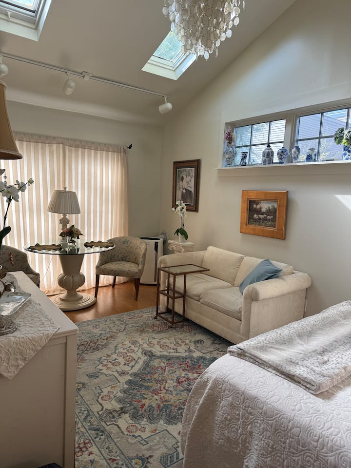 English Garden Studio, In The Carriage House - New Haven, CT