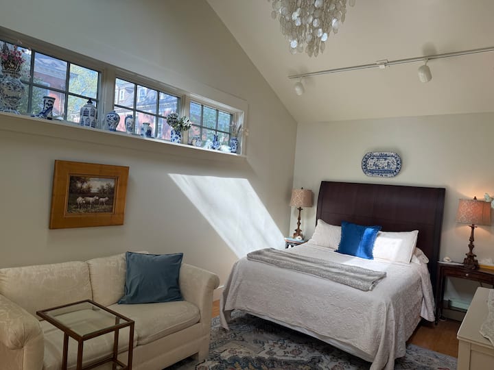 English Garden Studio, In The Carriage House - New Haven, CT