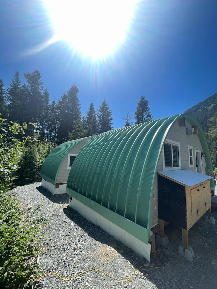 New Unique Sasquatch Den - Harrison Hot Springs