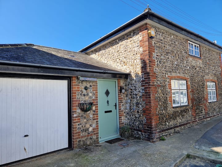 Converted Old Flint Barn - Steyning