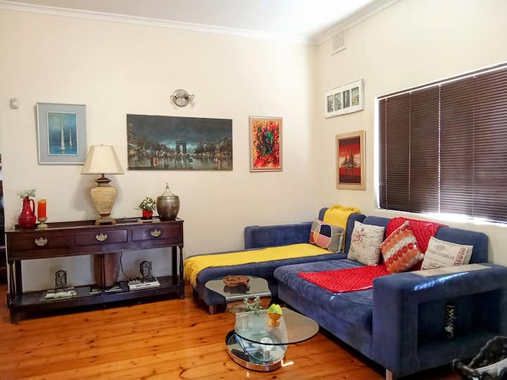 Double Bed, Wifi, Netflix, Aircon, Pool, Parking - Durban North