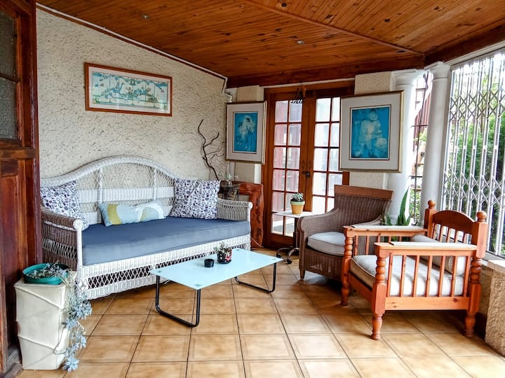 Double Bed, Wifi, Netflix, Aircon, Pool, Parking - Durban