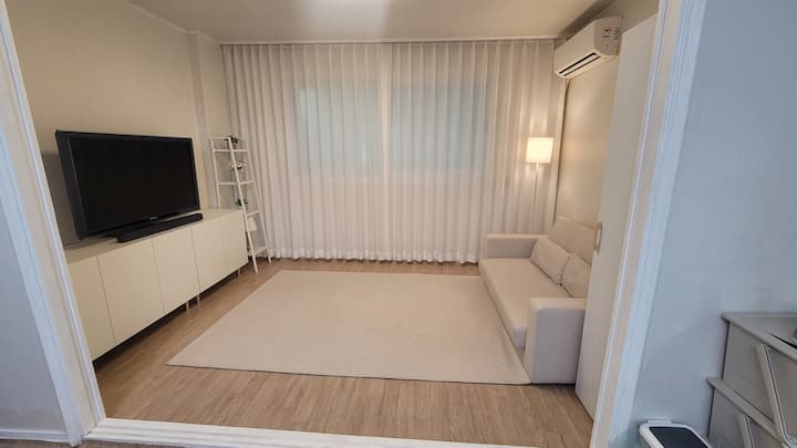 Two Room +@ Near Suwon Station For Up To 8 People - 원천동