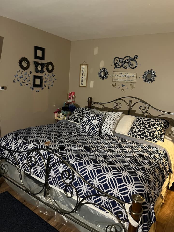 House Is Comfortable And Quiet, With God's Love - Homewood, IL