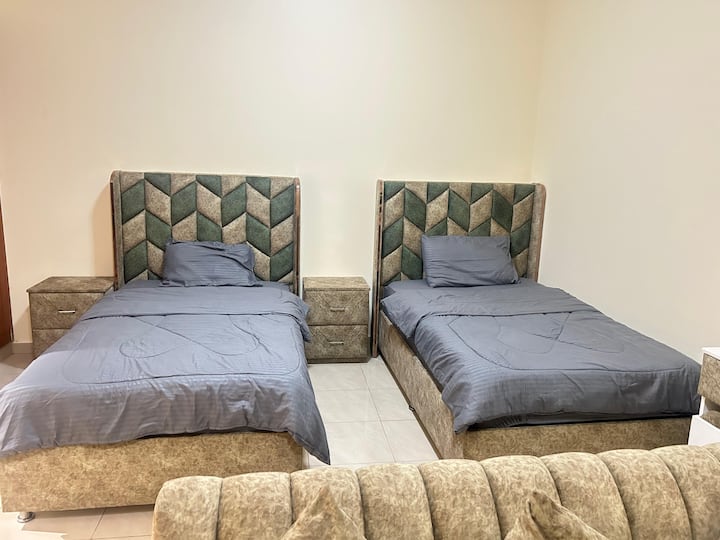 Attractive Bedroom Beachfront, Swim Pool & Gym. - Ajman