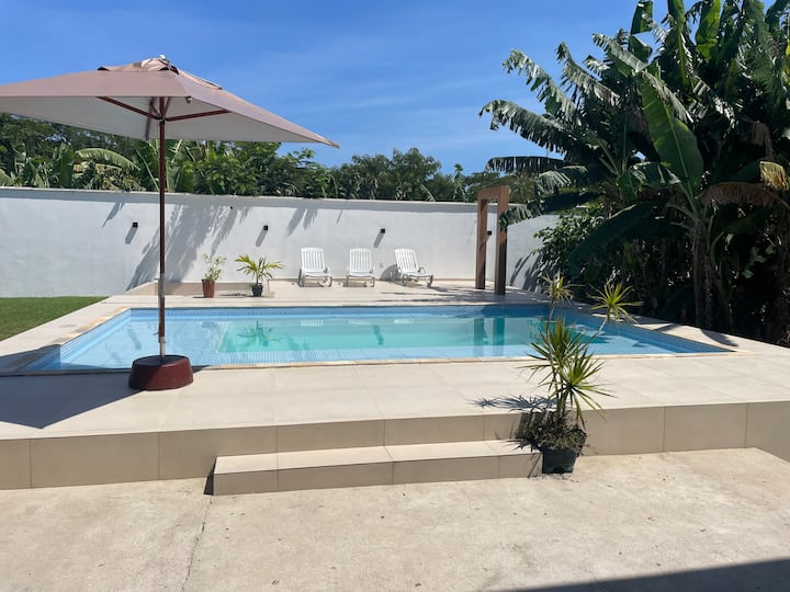 Casa Tropical Com Piscina •4 Suítes Rio Das Ostras - Rio das Ostras