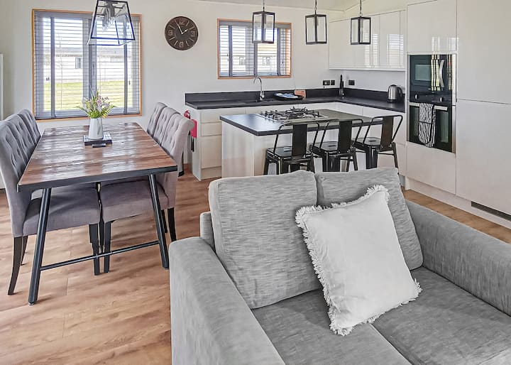 Elite Lodge 3 - Newbury