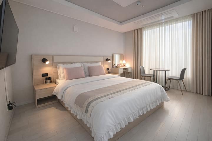 Ll J House Ll 동성로 꿀잠침대보장(시몬스)   스타일러 비데 휴식천국 - Daegu