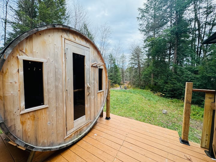 Couple’s Romantic & Adventure Retreat On The Water - Kawartha Lakes