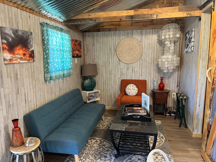Grace's Place- Bee Mtn. Cabin 3 - Terlingua, TX