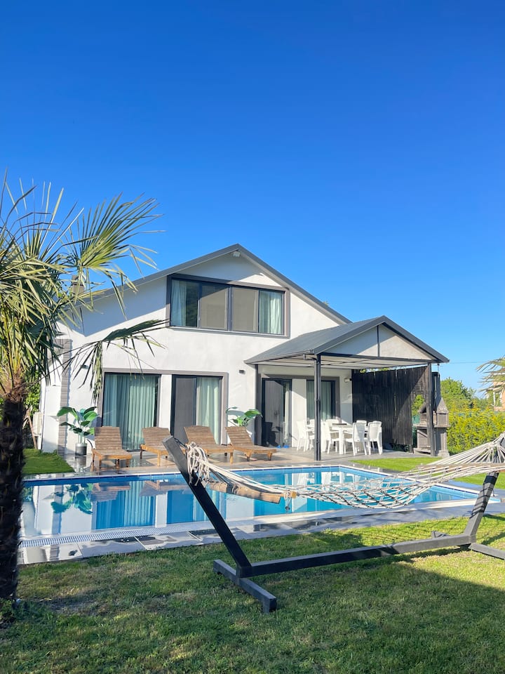 Sıcak Havuz Ve Jakuzili Villa - Başiskele
