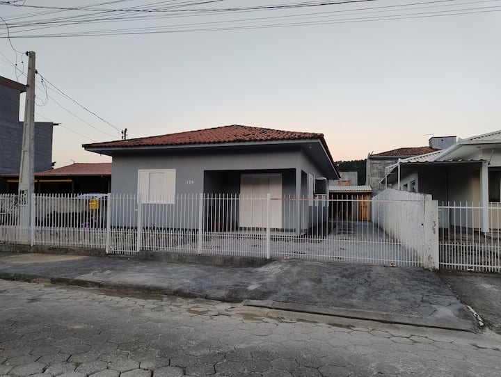 Casa C/ 4 Quartos E Churrasqueira A 3min Do Mar - Palhoça