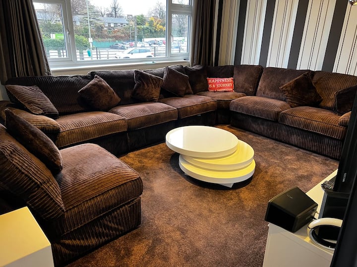 Very Large Two-bed, Two Bath Apt - Beckenham