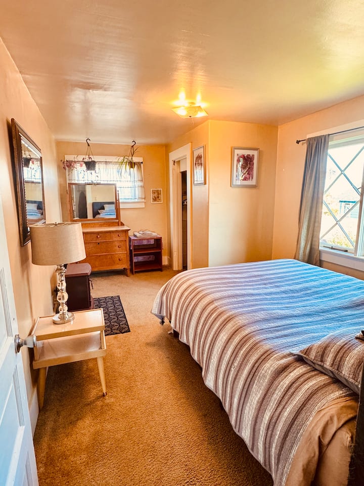 Cozy Room In Artistic Victorian - Eureka, CA