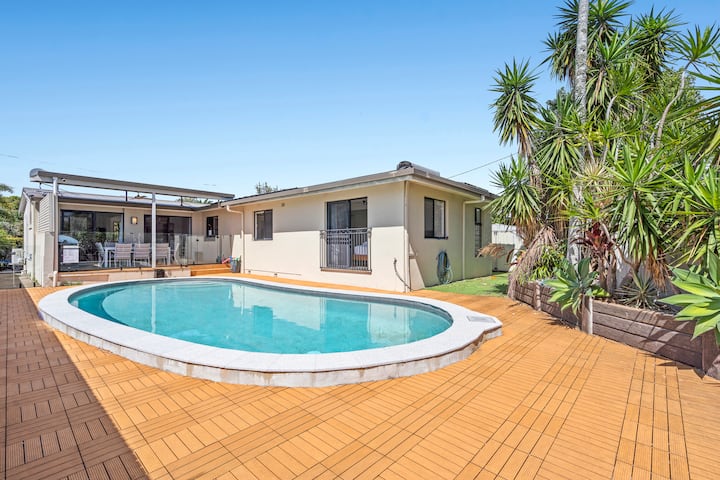 Waterfront Oasis With Pool & Suite - Broadbeach