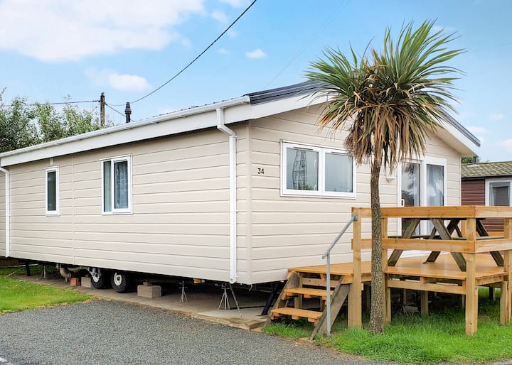 Superior Lodge (Sleeps 8) - North Walsham