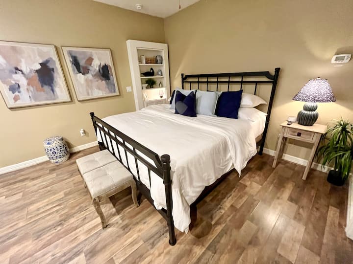 The Lakeside Haven Condo: Studio Room - Conroe