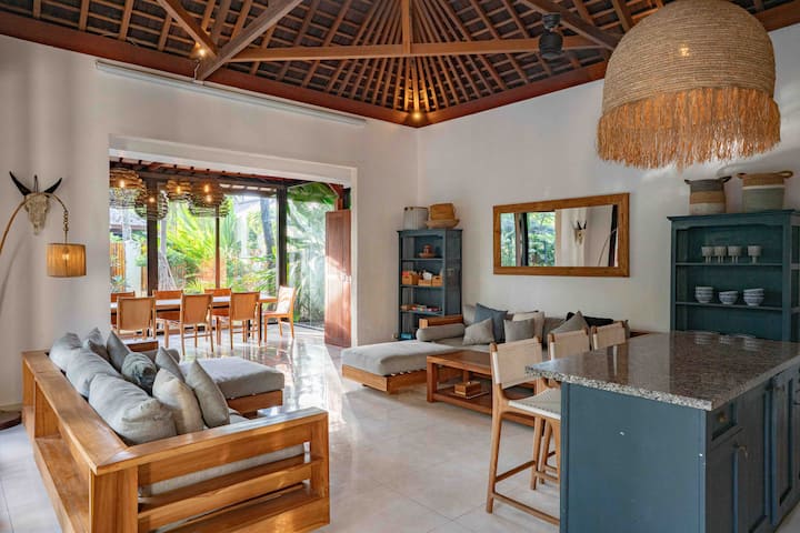 Stylish & Social 3br Villa With Private 10m Pool - Gili Islands