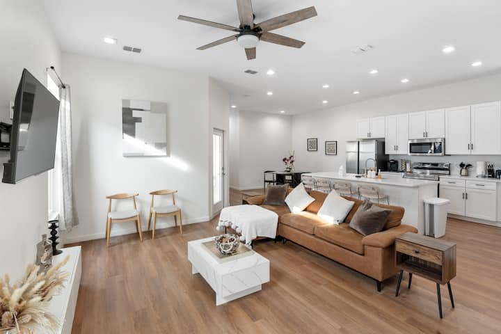 New Mid-century Modern 3br Home Perfect Getaway - McAllen