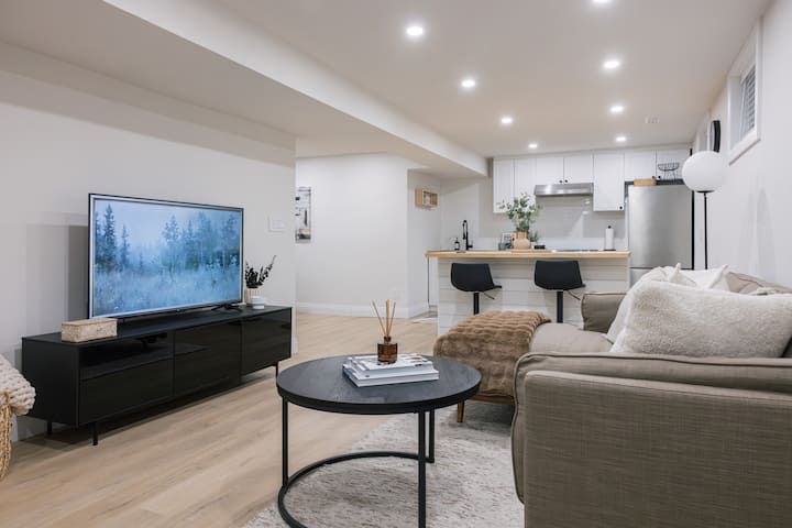 Home Away From Home-cali King+prime Location - Burlington