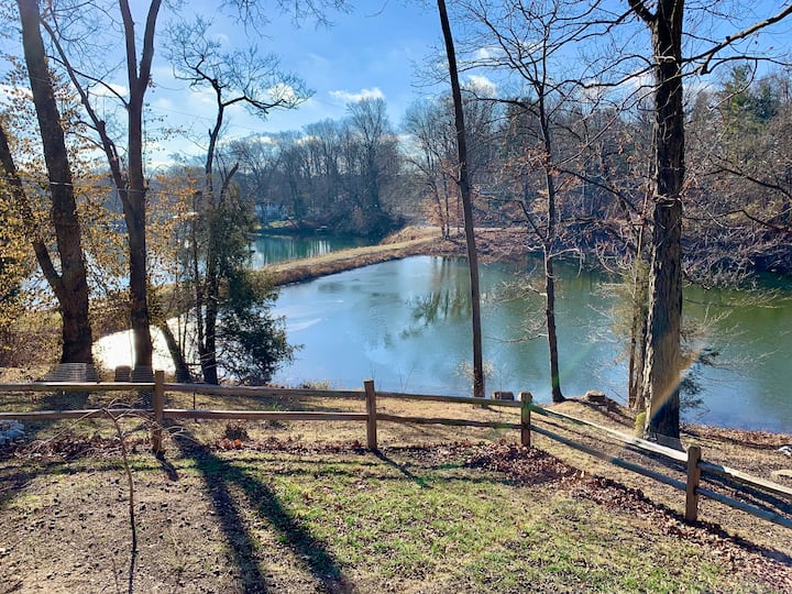 Waterfront Getaway *Cozy & Peaceful*fishing*swings - Indiana