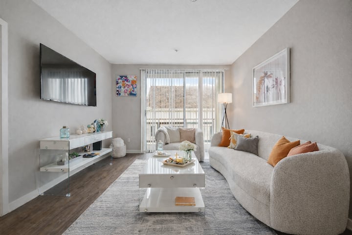 Le Reve | 5 Min To The Beach | Luxury Condo - Santa Monica, CA