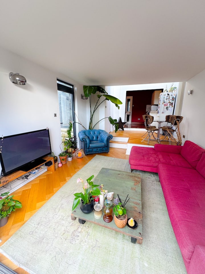 Plant Paradise With Excellent Transport Links - London