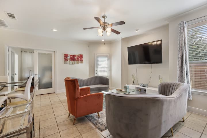 Gorgeous Townhome Near Dfw Attractions - Arlington, TX