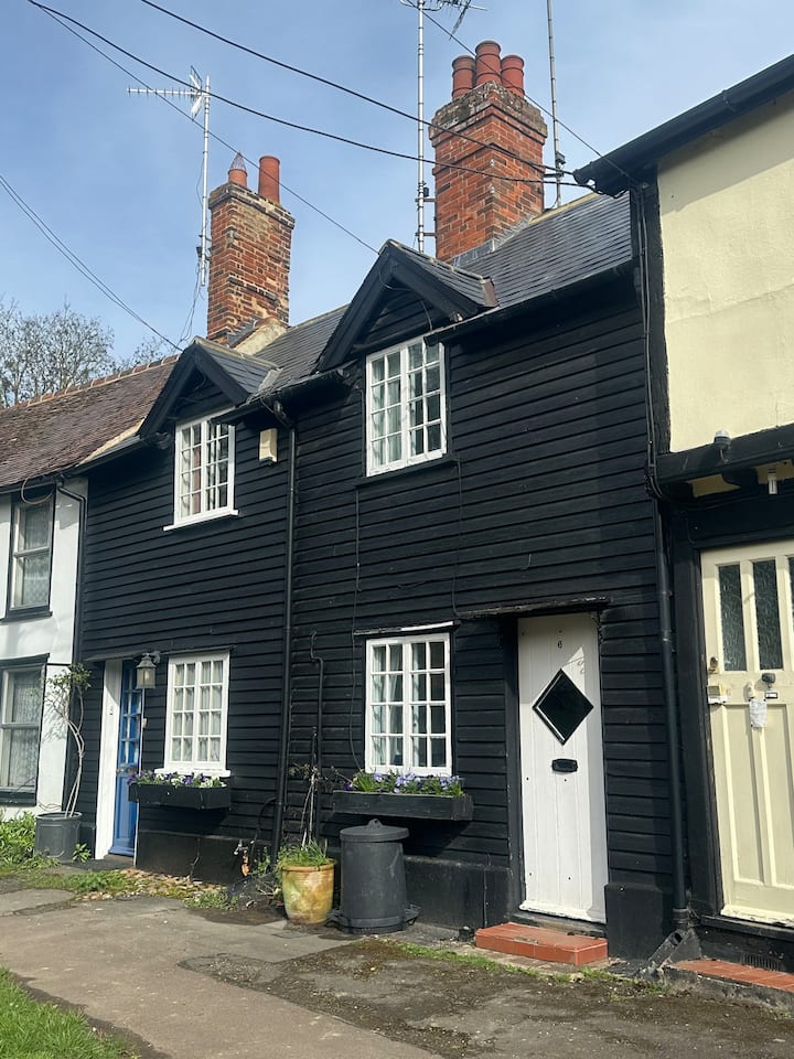 Clapboard Cottage With Garden - Saffron Walden