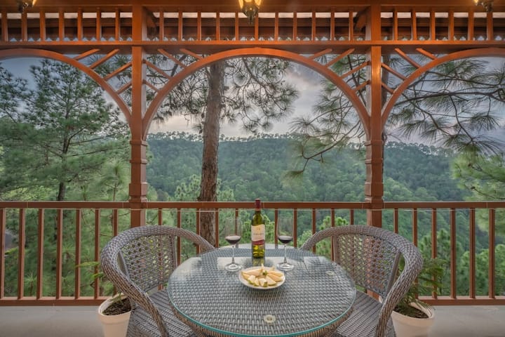 The Kasauli Estate ~ 4 Bedroom Luxury Villa - Kasauli