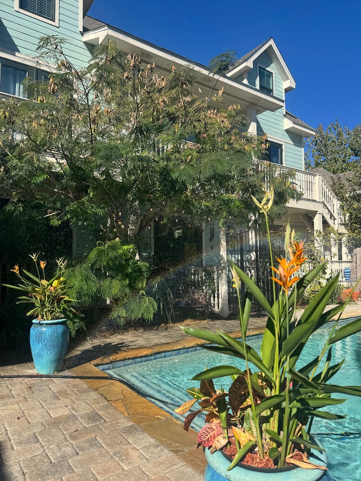 Grand Victorian Garden - Pensacola, FL