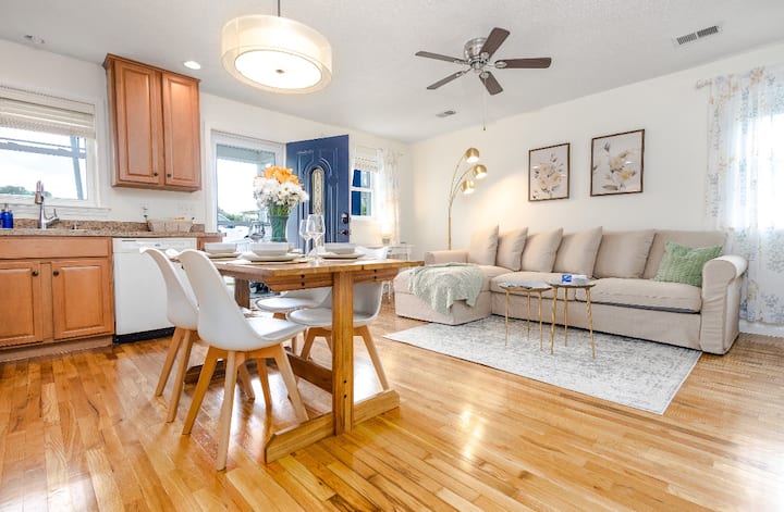 Cozy Reliance Retreat With Beautiful Views - Front Royal, VA