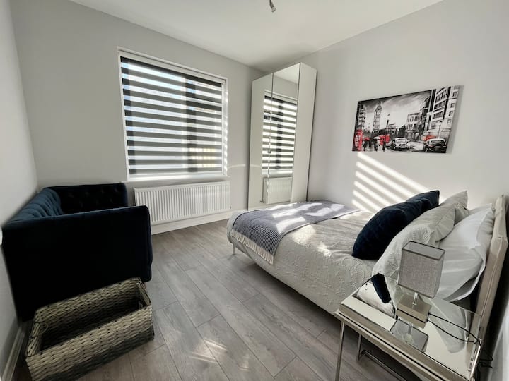 Newly Renovated, Modern Flat - Golders Green - London