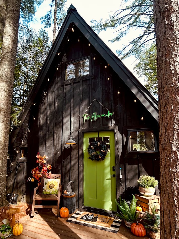 Tiny Riverfront A-frame W/ Mountain Views, Hot Tub - New Hampshire (State)